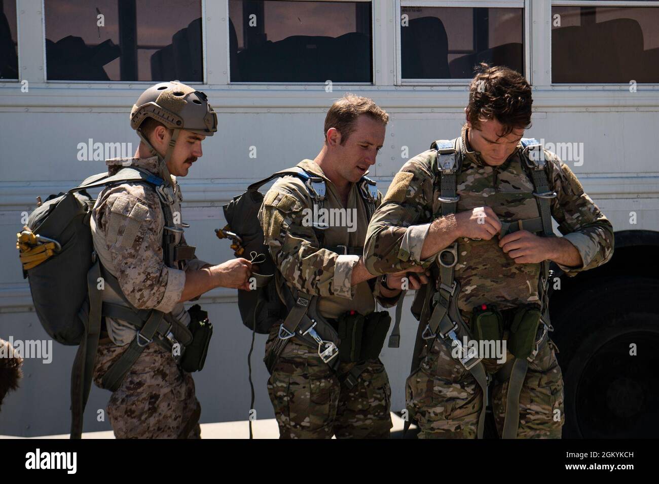 SAN DIEGO (July 29, 2021) Explosive Ordnance Disposal Technicians ...
