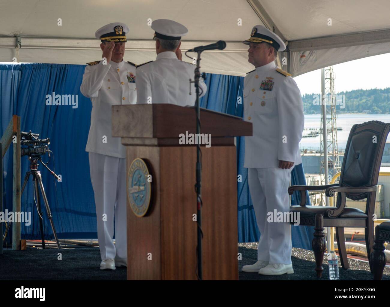 Uss nimitz cvn 68 commanding officer hi-res stock photography and ...
