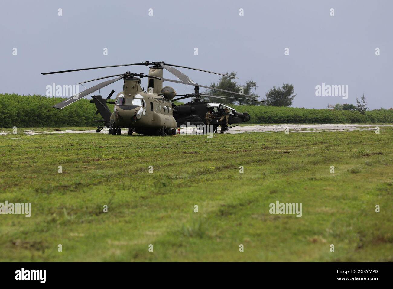 Soldiers assigned to 1st Battalion, 52nd Aviation Regiment and their CH ...