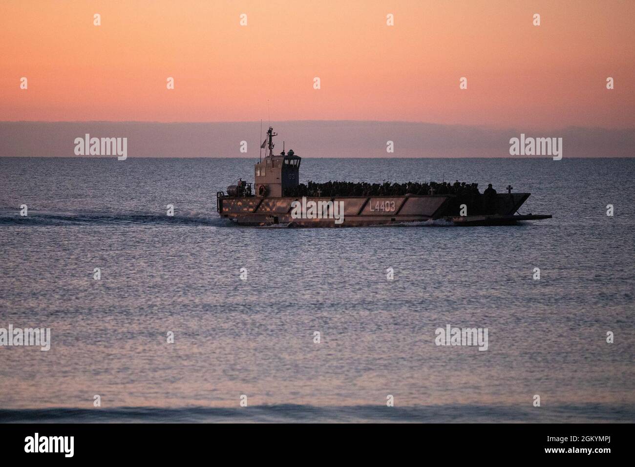 U.S. Marines with 1st Battalion, 7th Marine Regiment, British Royal ...