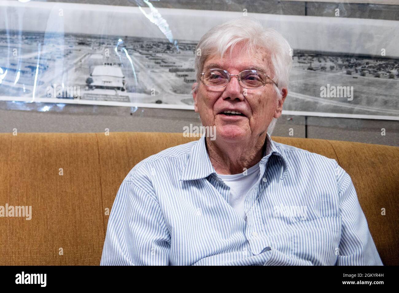 Thomas Coons (left), senior master sergeant, retired, meets with MTIs ...