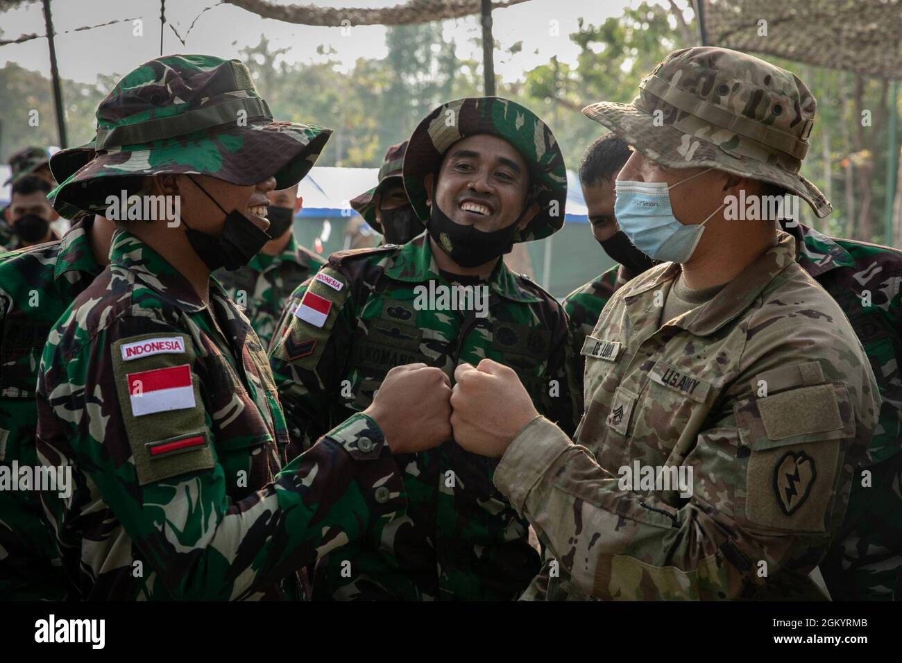 A U.S. Army Soldier with Task Force Warrior, and one of his Tentara ...