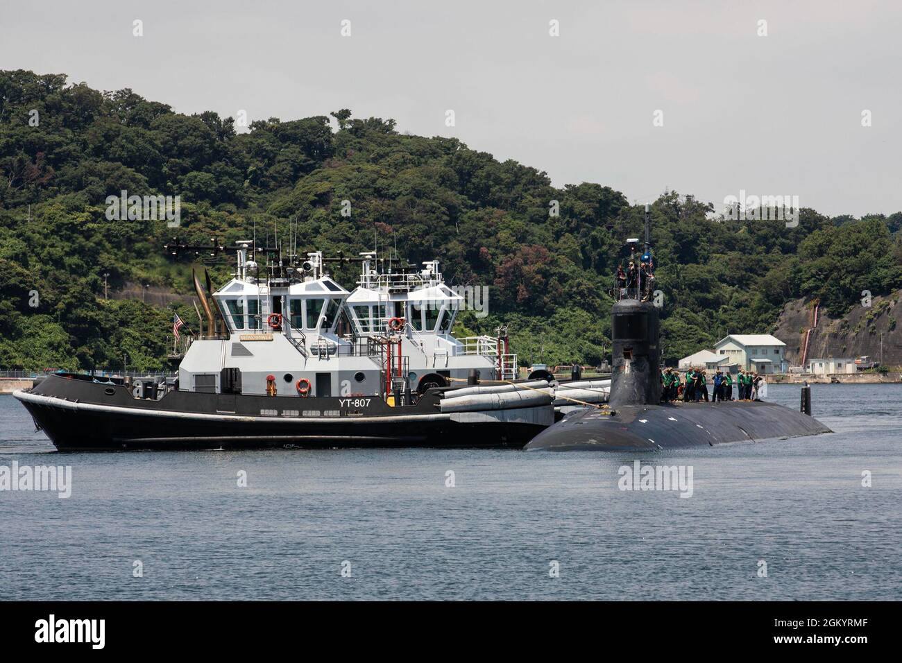 YOKOSUKA, Japan - The Seawolf-class fast-attack submarine USS Connecticut (SSN 22) arrives at ...
