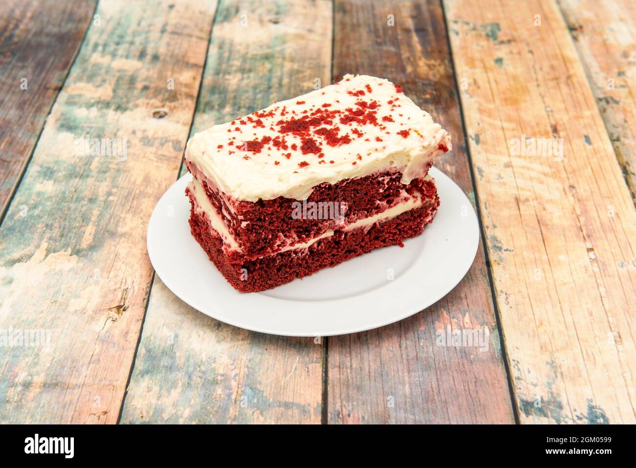 Red velvet cake hi-res stock photography and images - Alamy