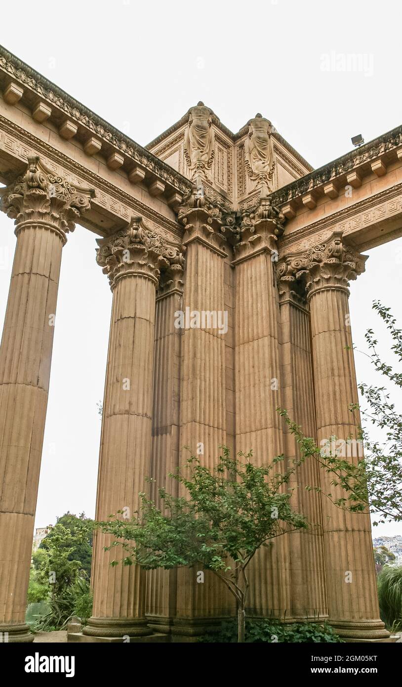 Columns set hi-res stock photography and images - Alamy