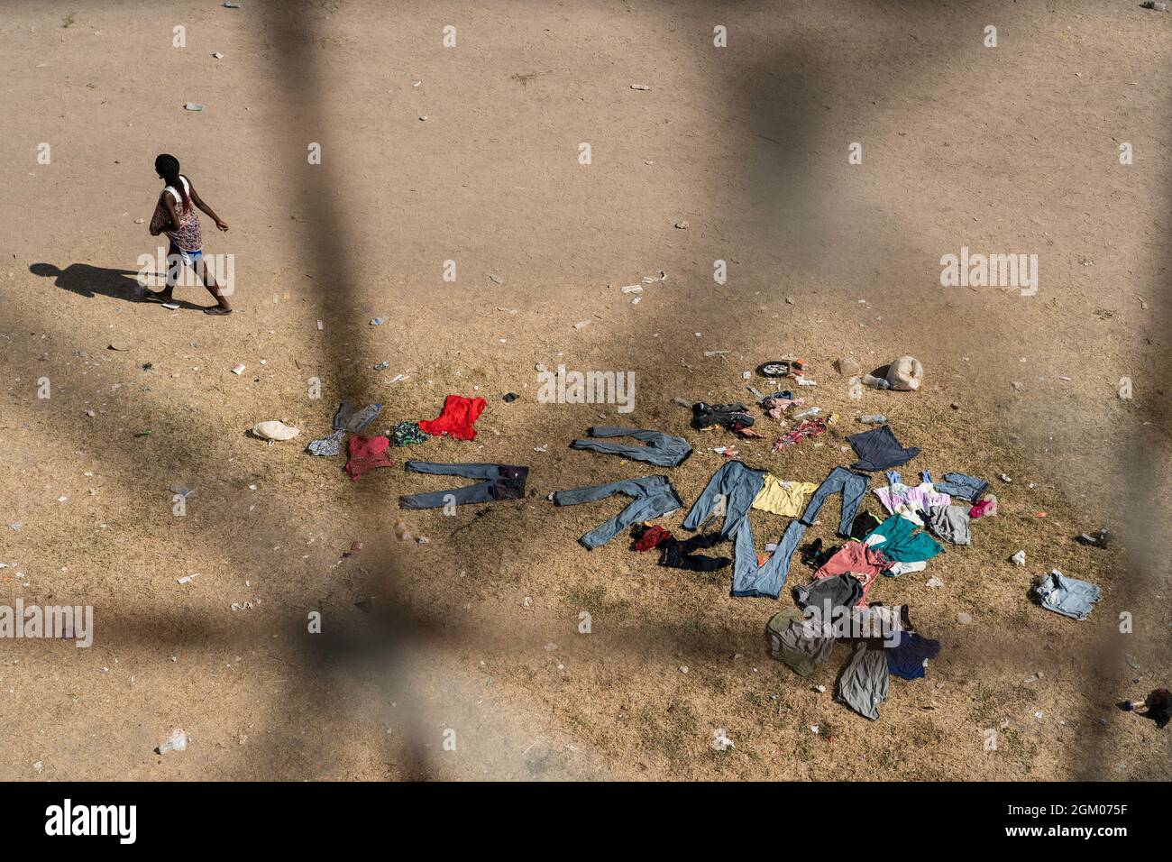 Clothes laid out hi-res stock photography and images - Alamy