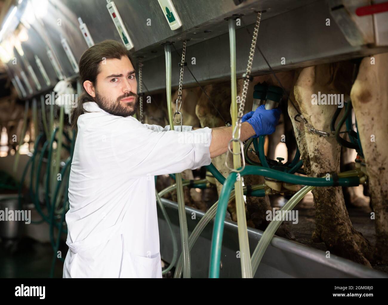 Man operating machines hi-res stock photography and images - Alamy