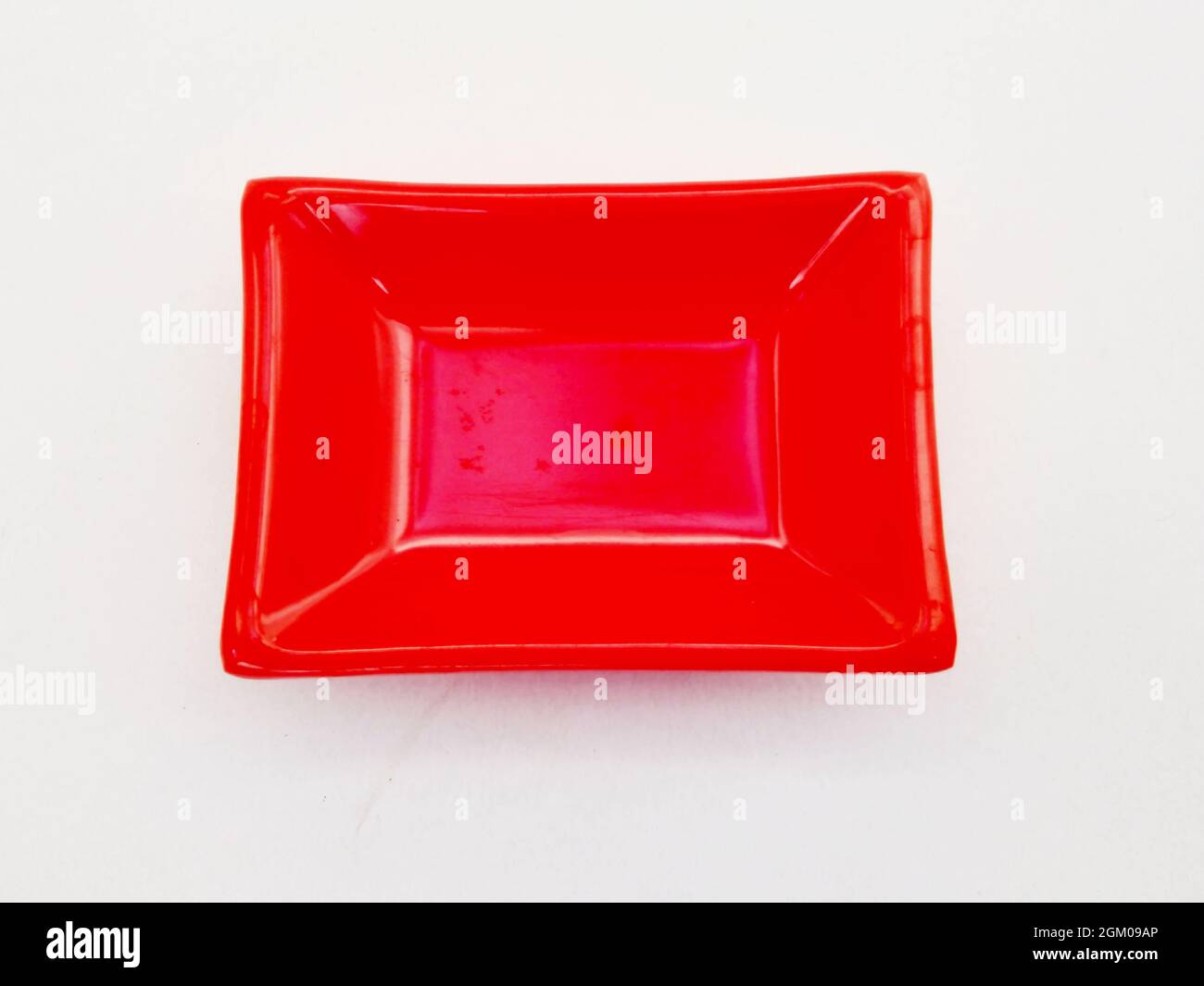 Red plate isolated on white background Stock Photo - Alamy