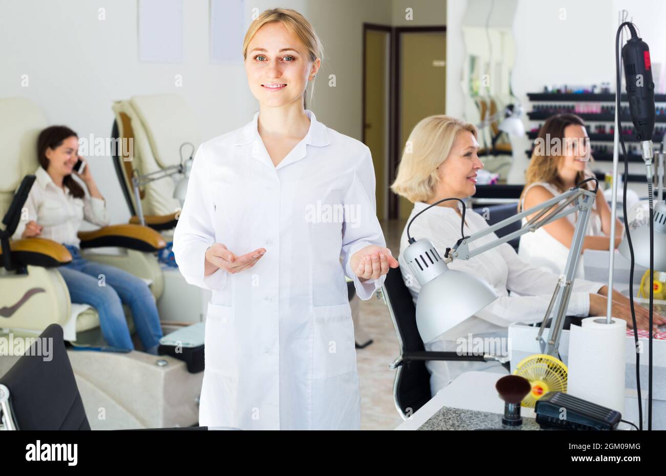 Manicurist polishing toes nails hi-res stock photography and images - Alamy