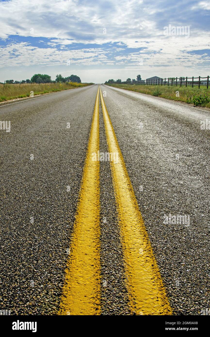 Road stripe hi-res stock photography and images - Alamy