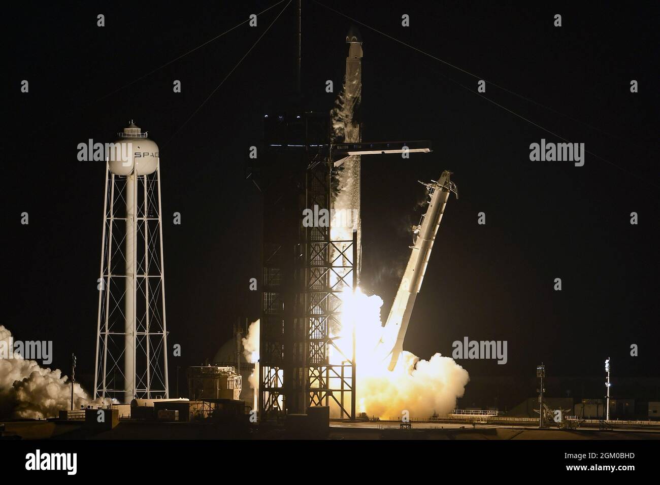 Inspiration 4 launch hi-res stock photography and images - Alamy