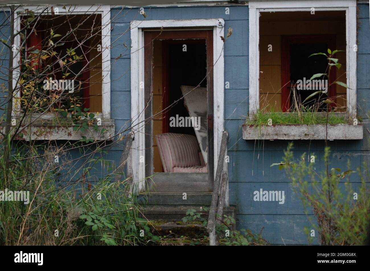 Condemned farm house Stock Photo - Alamy