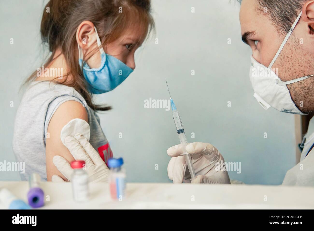 Shoulder pain injection hi-res stock photography and images - Alamy