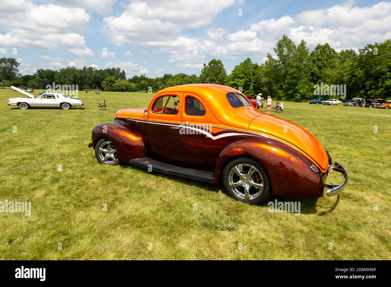 Bronze car hi-res stock photography and images - Alamy