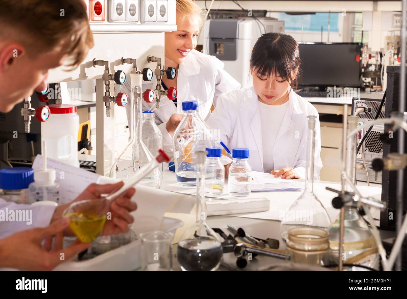 Scientific observation noting hi-res stock photography and images - Alamy
