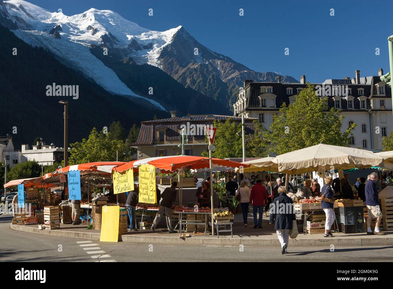 FRANCE HAUTE-SAVOIE (74) CHAMONIX, WEEKLY OPEN AIR MARKET, A FORMER ...