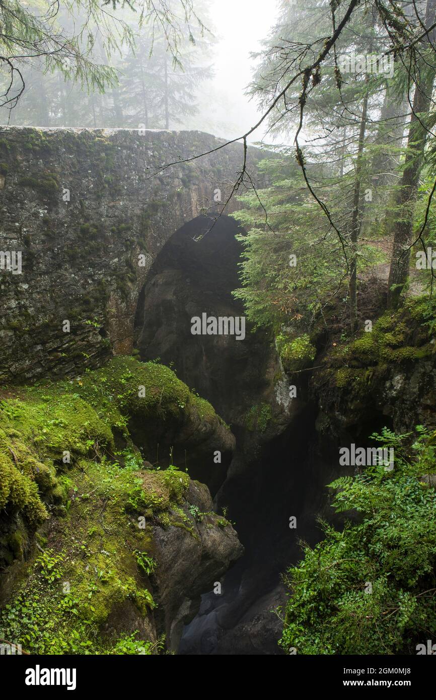 FRANCE HAUTE-SAVOIE (74) LES CONTAMINES-MONTJOIE, BRIDGE ROMAIN ON BON ...
