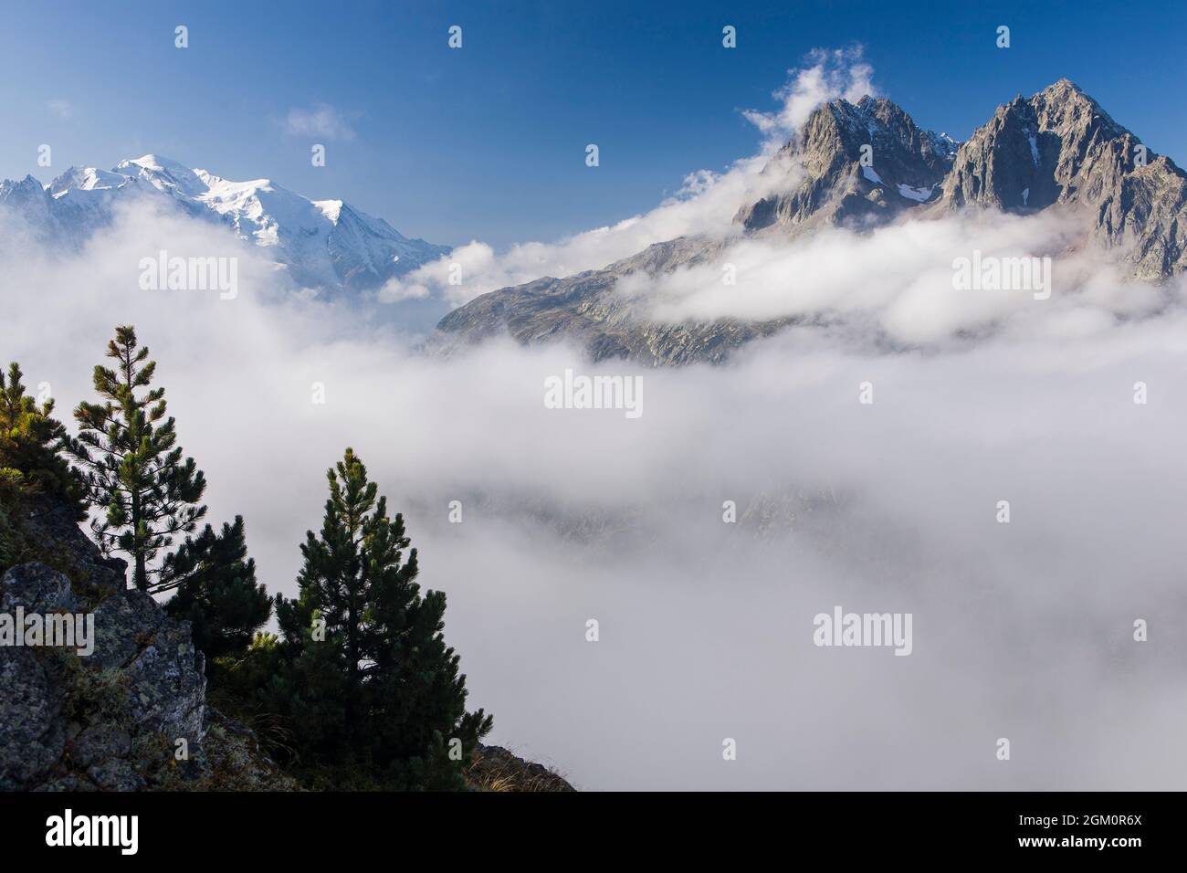 FRANCE HAUTE-SAVOIE (74) CHAMONIX, SEE OF CLOUDS ABOVE THE PASS OF ...