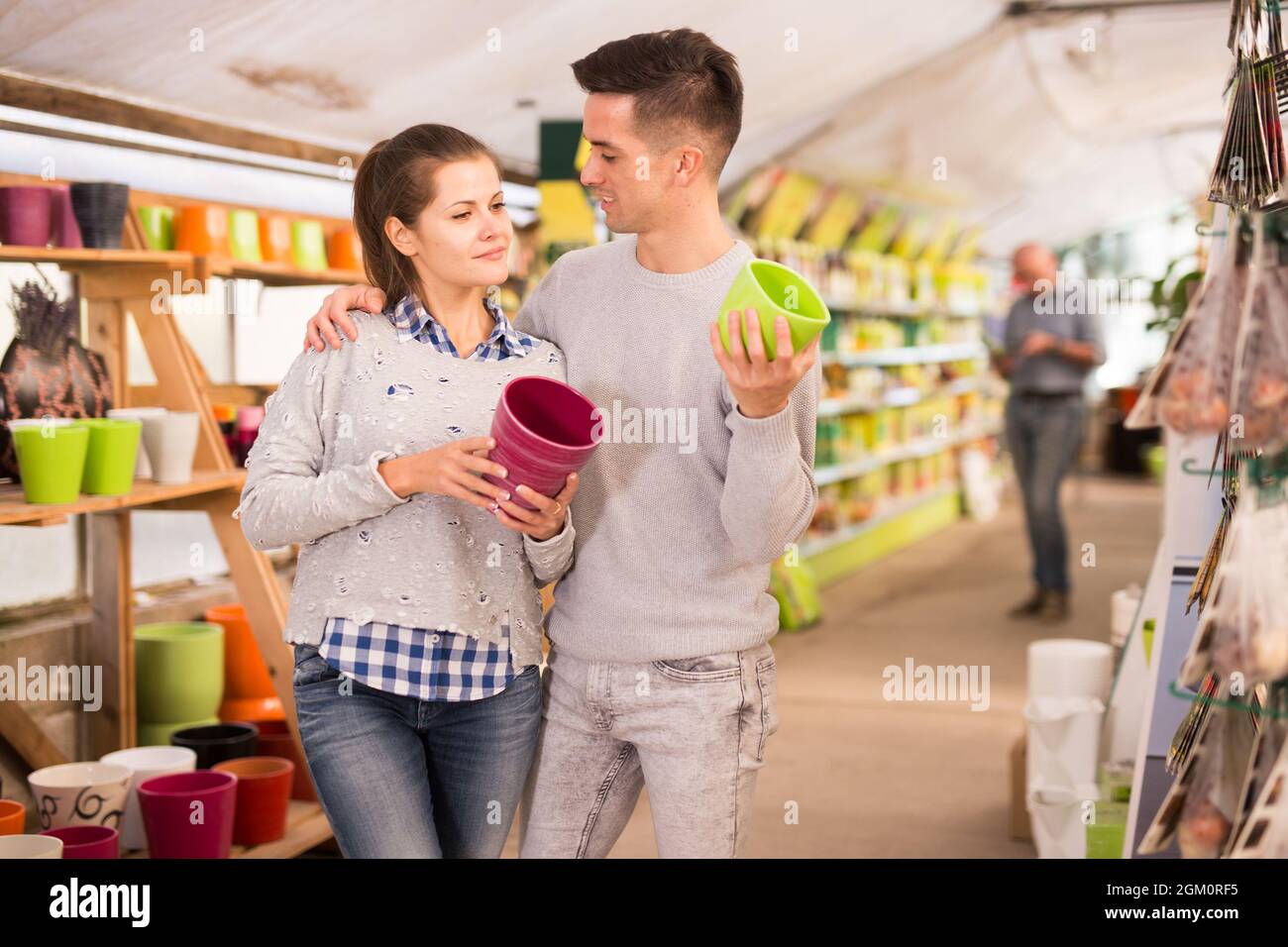 Husband and wife shop at garden store Stock Photo - Alamy