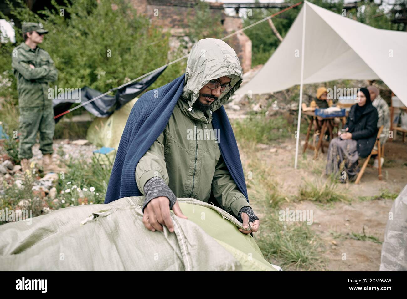 Refugee tent military hi-res stock photography and images - Alamy