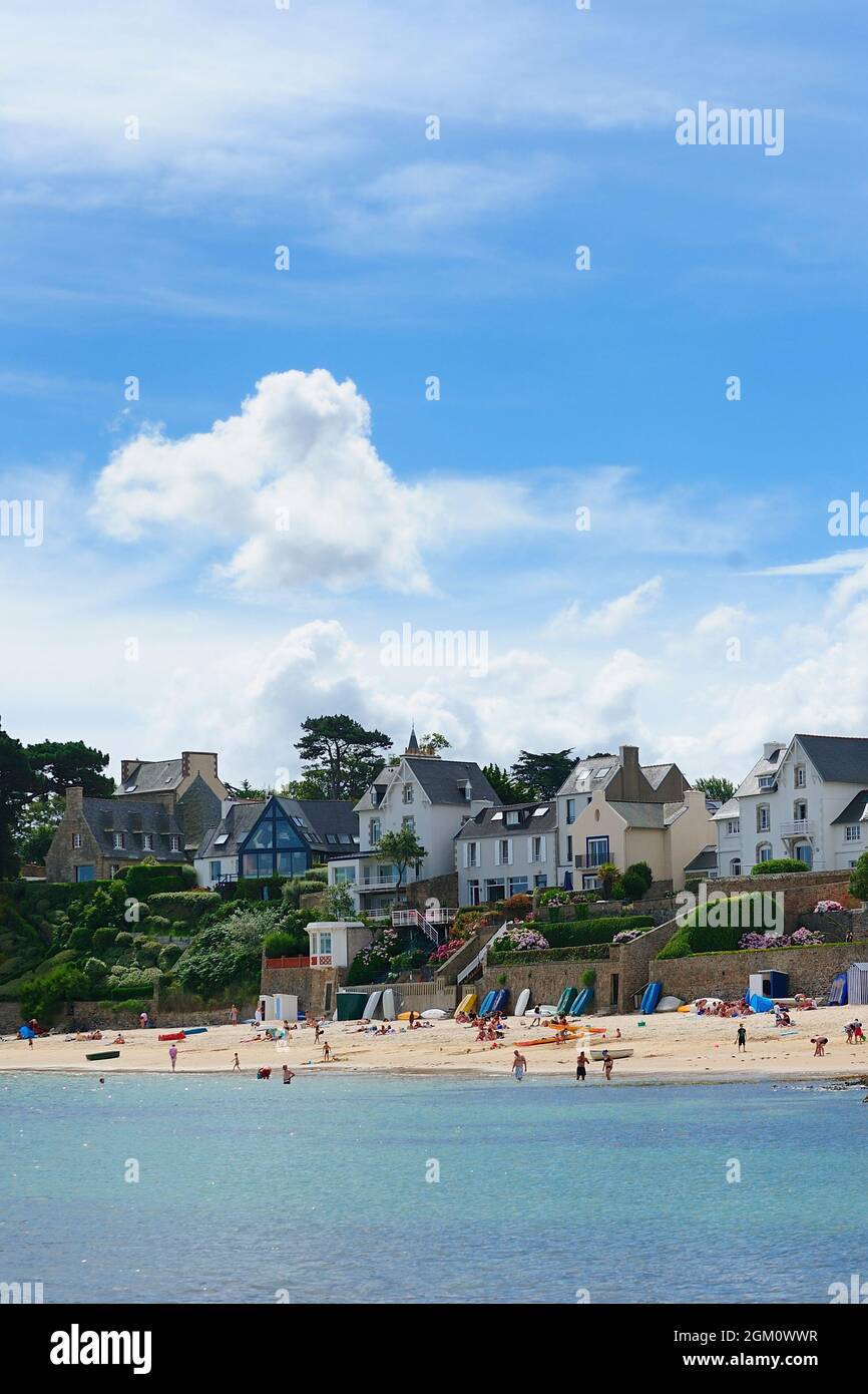 Carantec beach hi-res stock photography and images - Alamy