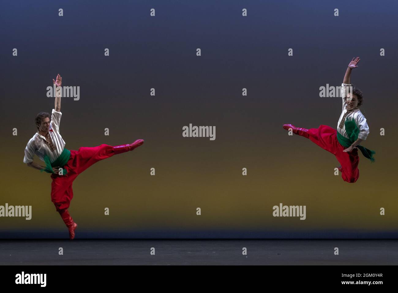 Lithuanian folk dance hi-res stock photography and images - Alamy