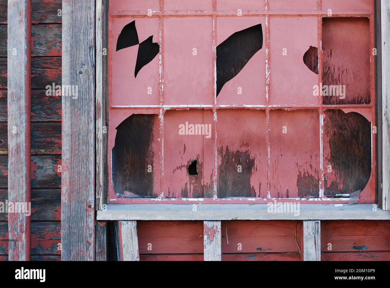 Boarded up factory hi-res stock photography and images - Alamy
