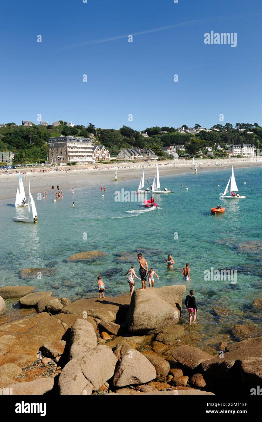 FRANCE.BRITTANY.COTES D'ARMOR(22) TREBEURDEN.THE PINK GRANITE COAST ...