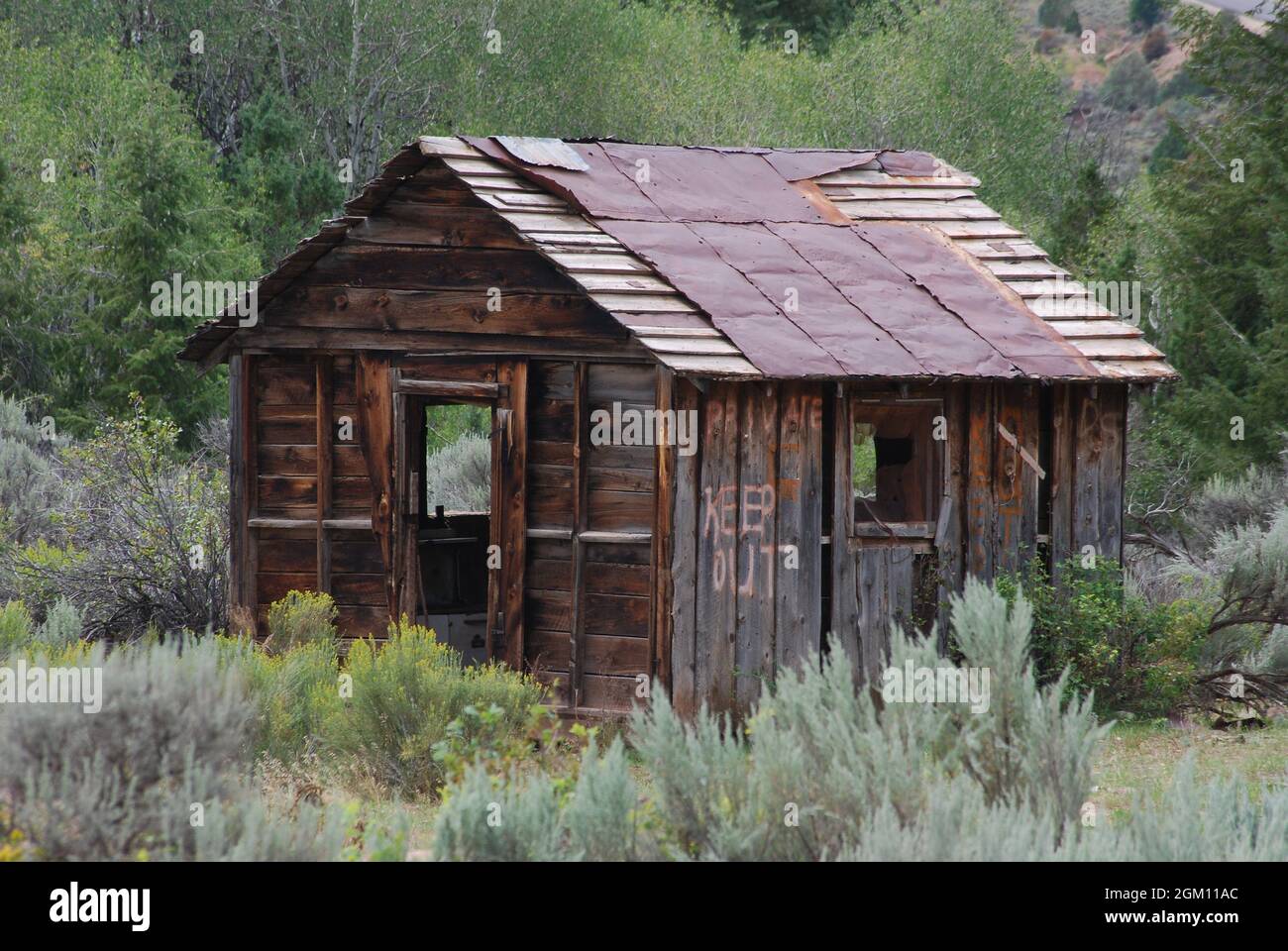 The Old Keep Out Cabin Stock Photo - Alamy