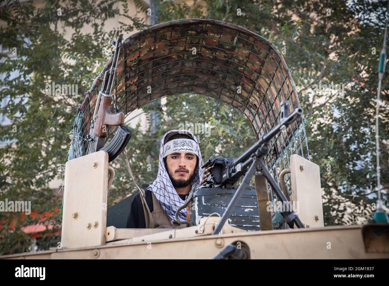 Taliban guarding the entrance of an official building Kabul ...