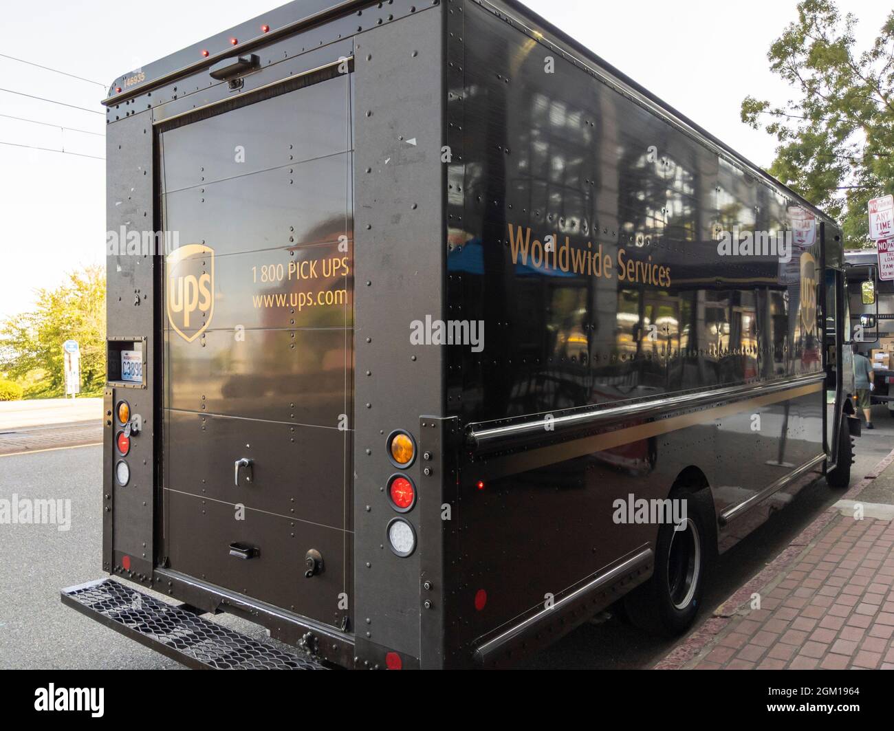Ups logo on side delivery hi-res stock photography and images - Alamy
