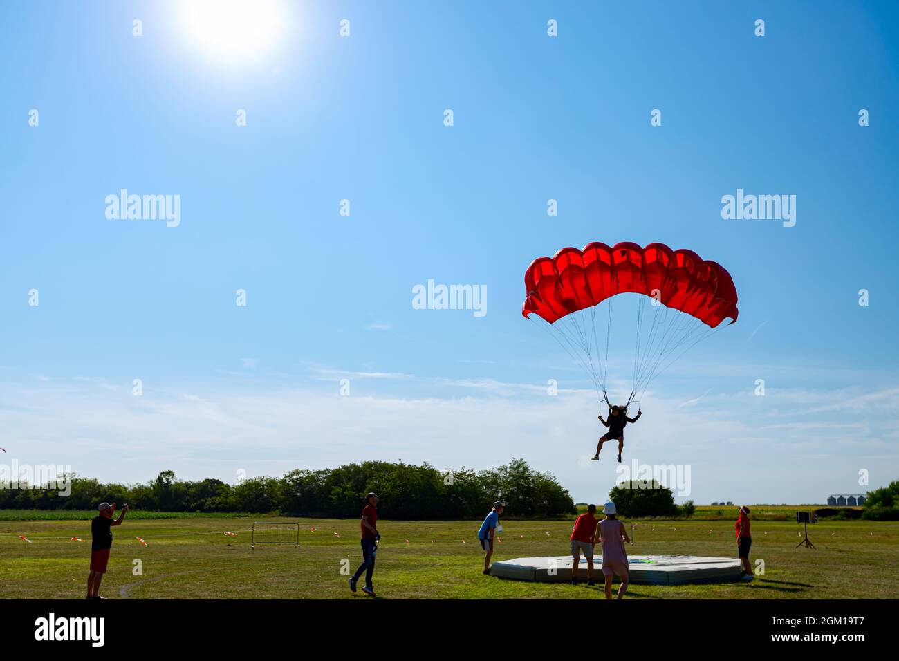 Parachute Landing Fall High Resolution Stock Photography and Images - Alamy