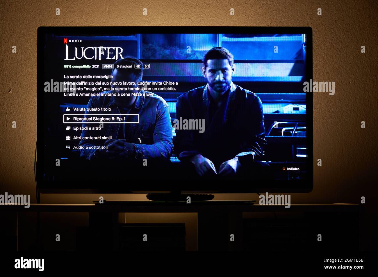 Netflix serie tv hi-res stock photography and images - Alamy