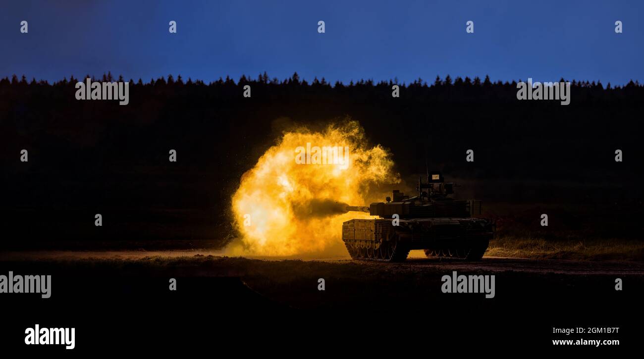 War explosions tanks hi-res stock photography and images - Alamy