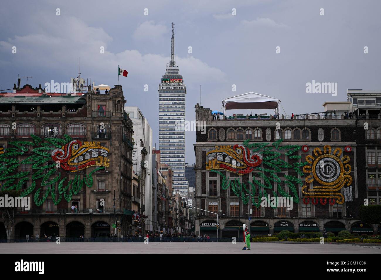 Zócalo square mexican independence day hi-res stock photography and ...