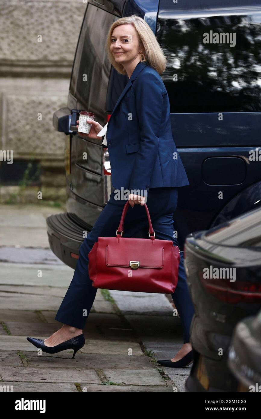 Elizabeth truss 2021 hi-res stock photography and images - Alamy