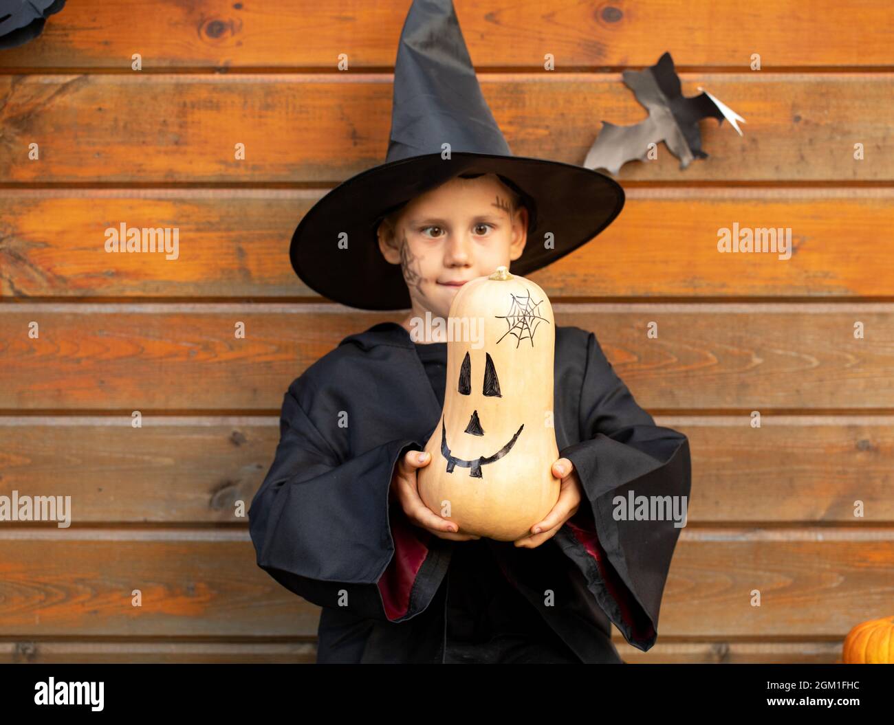 Wizards cottage hi-res stock photography and images - Alamy