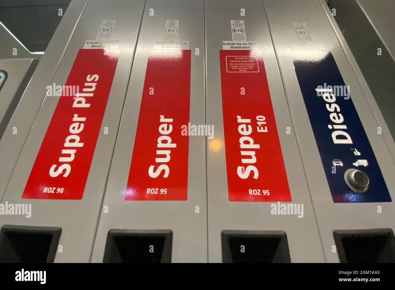 Munich, Deutschland. 15th Sep, 2021. Fuels, Zapfsaeule fuel types ...