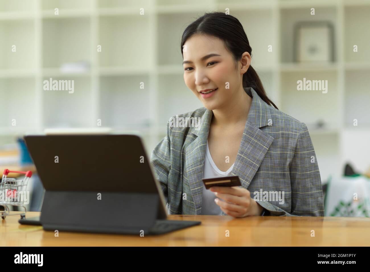 Businesswomen with credit card concept, Beautiful asian female hold ...