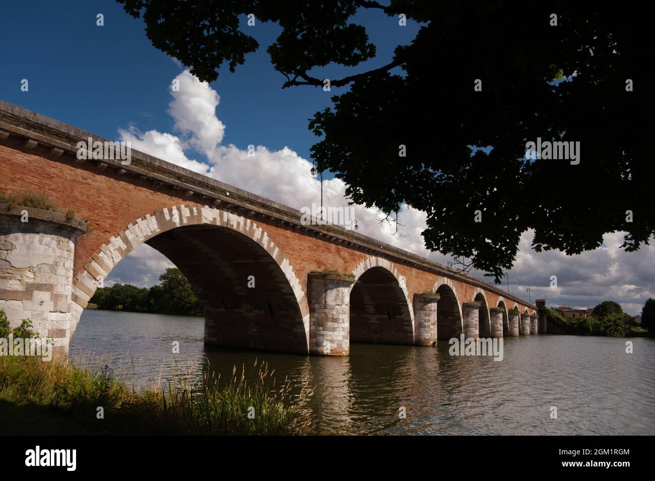 Le Pont Napoléon, Stone bridge spanning the River Garonne, Moissac ...