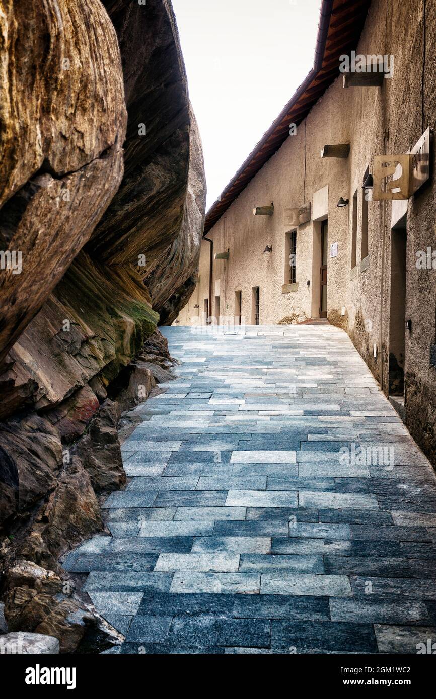 rock wall and pathway between buildings Stock Photo - Alamy