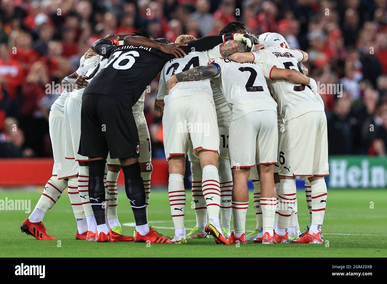 Ac Milan player have a group huddle before kickoff Stock Photo - Alamy
