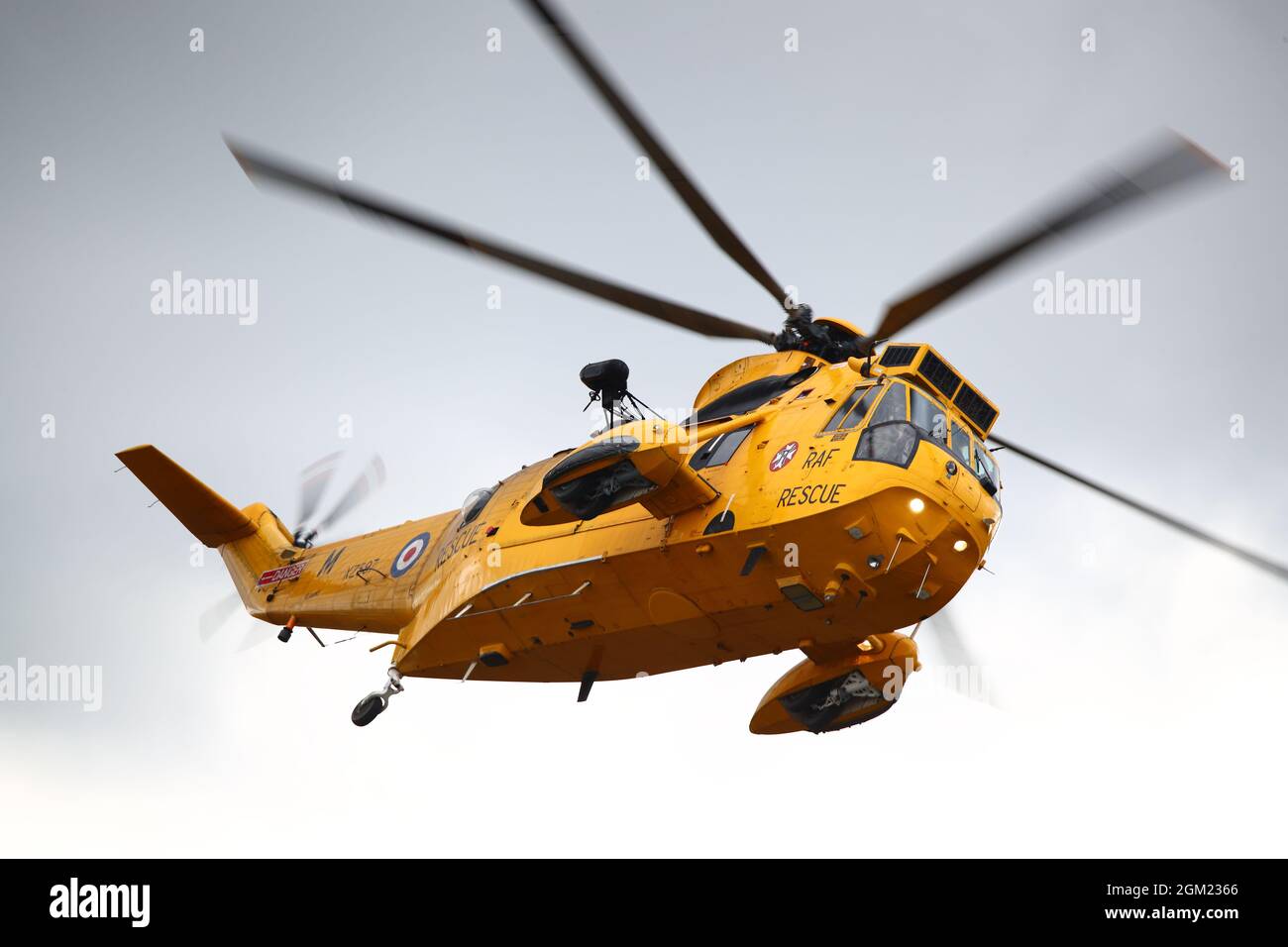 Yellow helicopter flying hi-res stock photography and images - Alamy