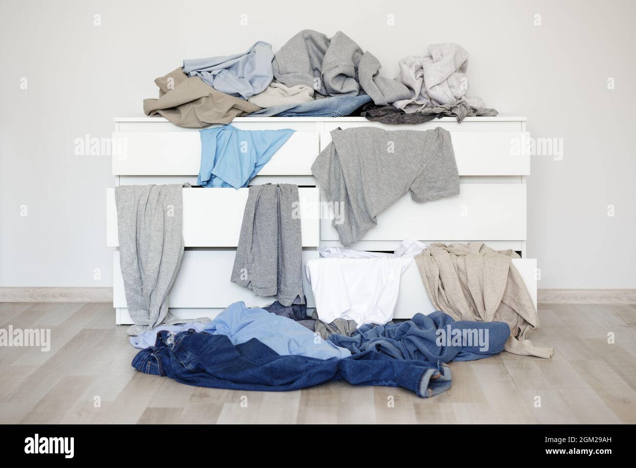 Chest of drawers clothes messy hi-res stock photography and images - Alamy