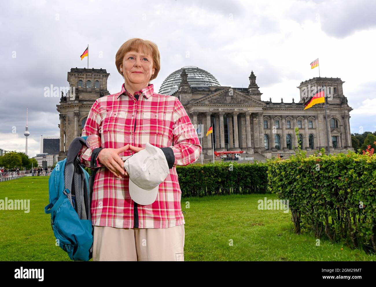 Angela merkel in front of her office hi-res stock photography and ...