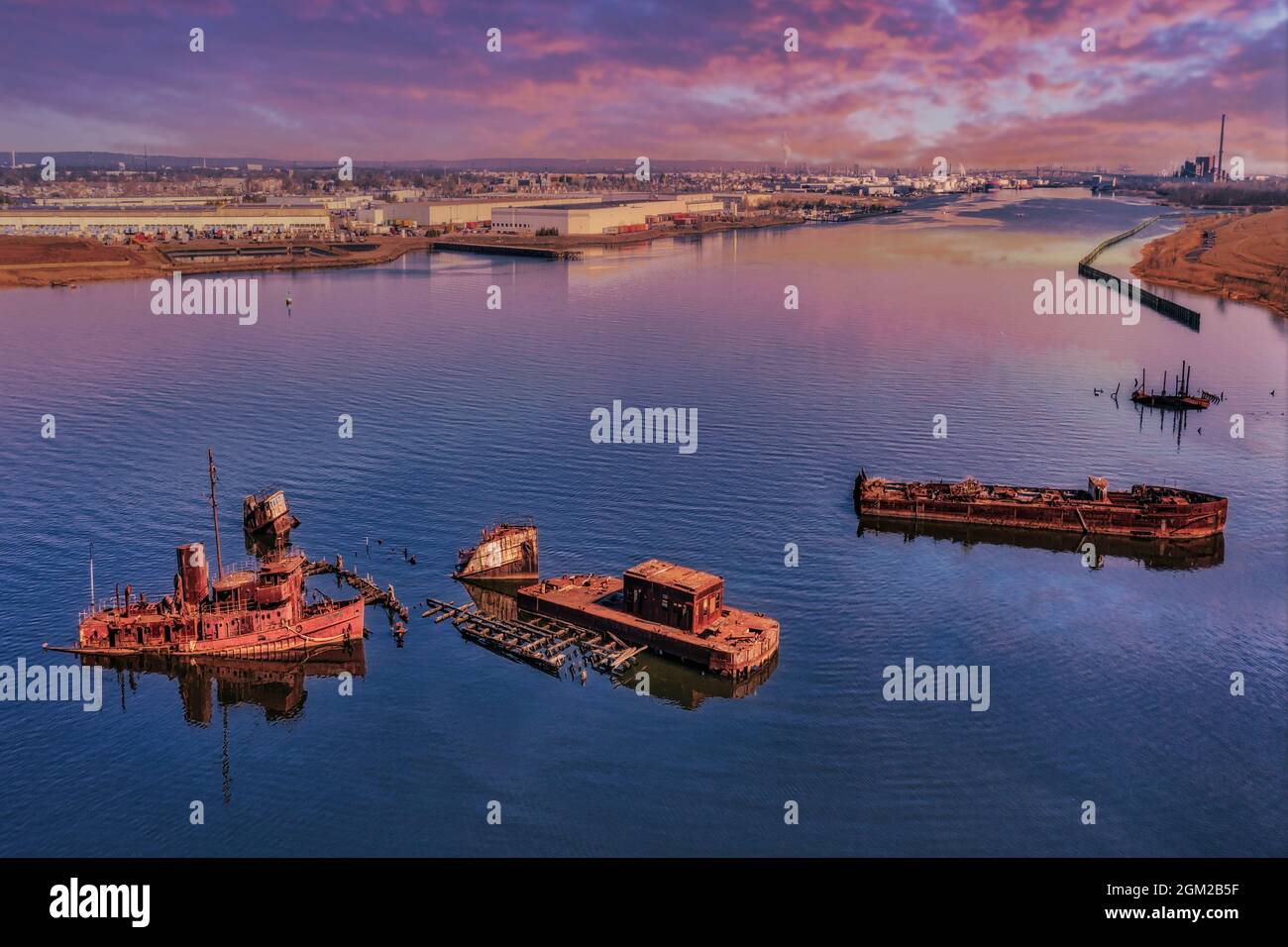 Staten island ship graveyard hi-res stock photography and images - Alamy