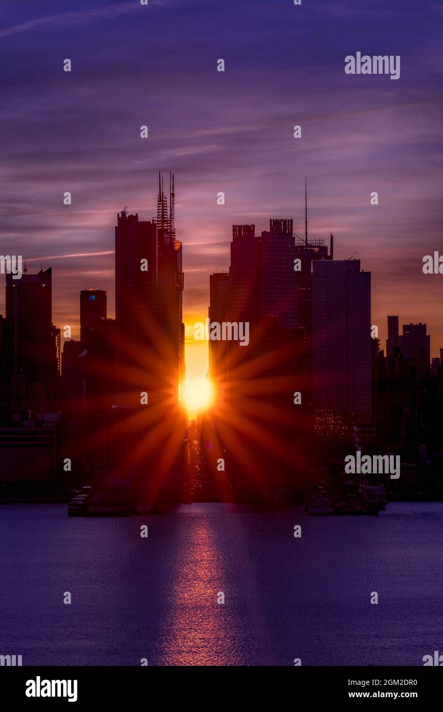 Winter Solstice Manhattanhenge - Manhattan 42nd Street Times Square NYC ...