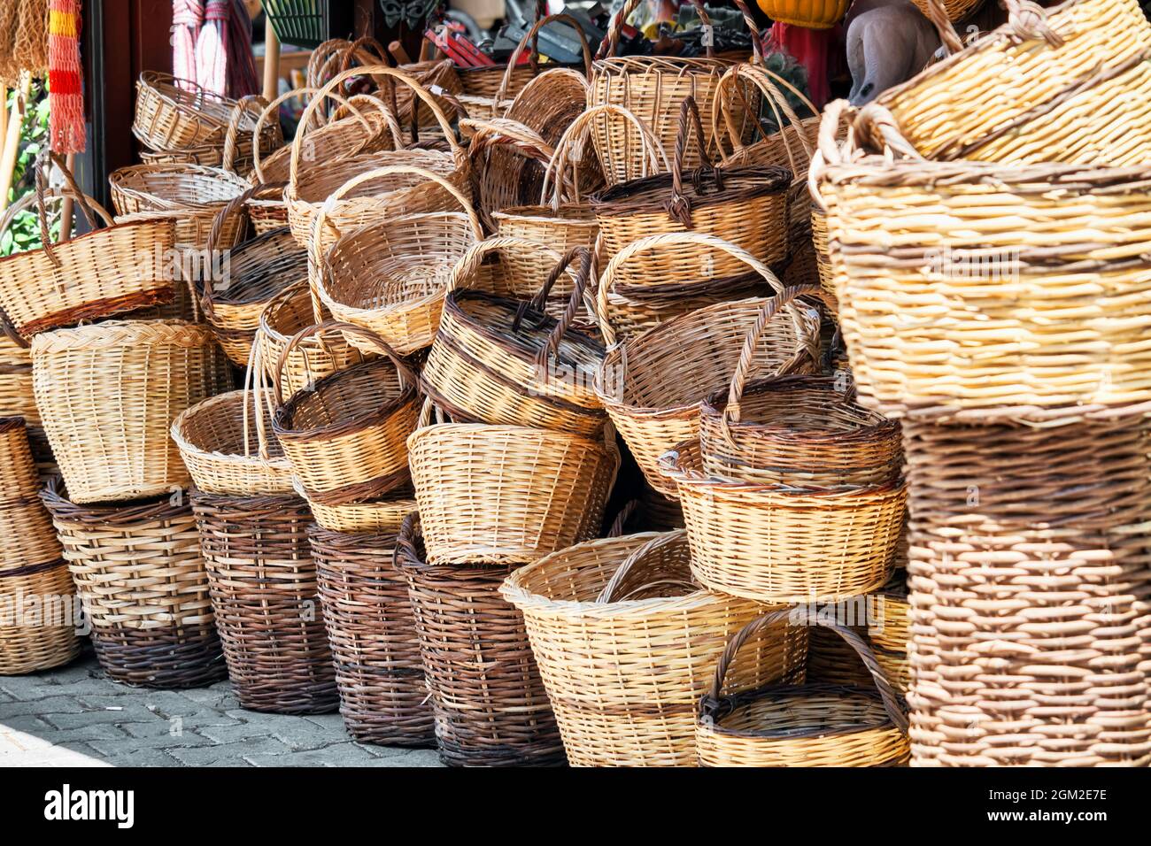 Pile of wicker baskets for sale at the farmers market Stock Photo - Alamy