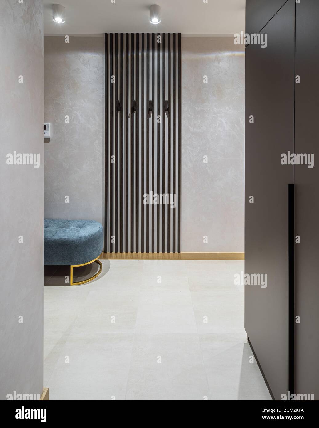 Modern light interior of luxury apartment. Corridor to entrance hall ...