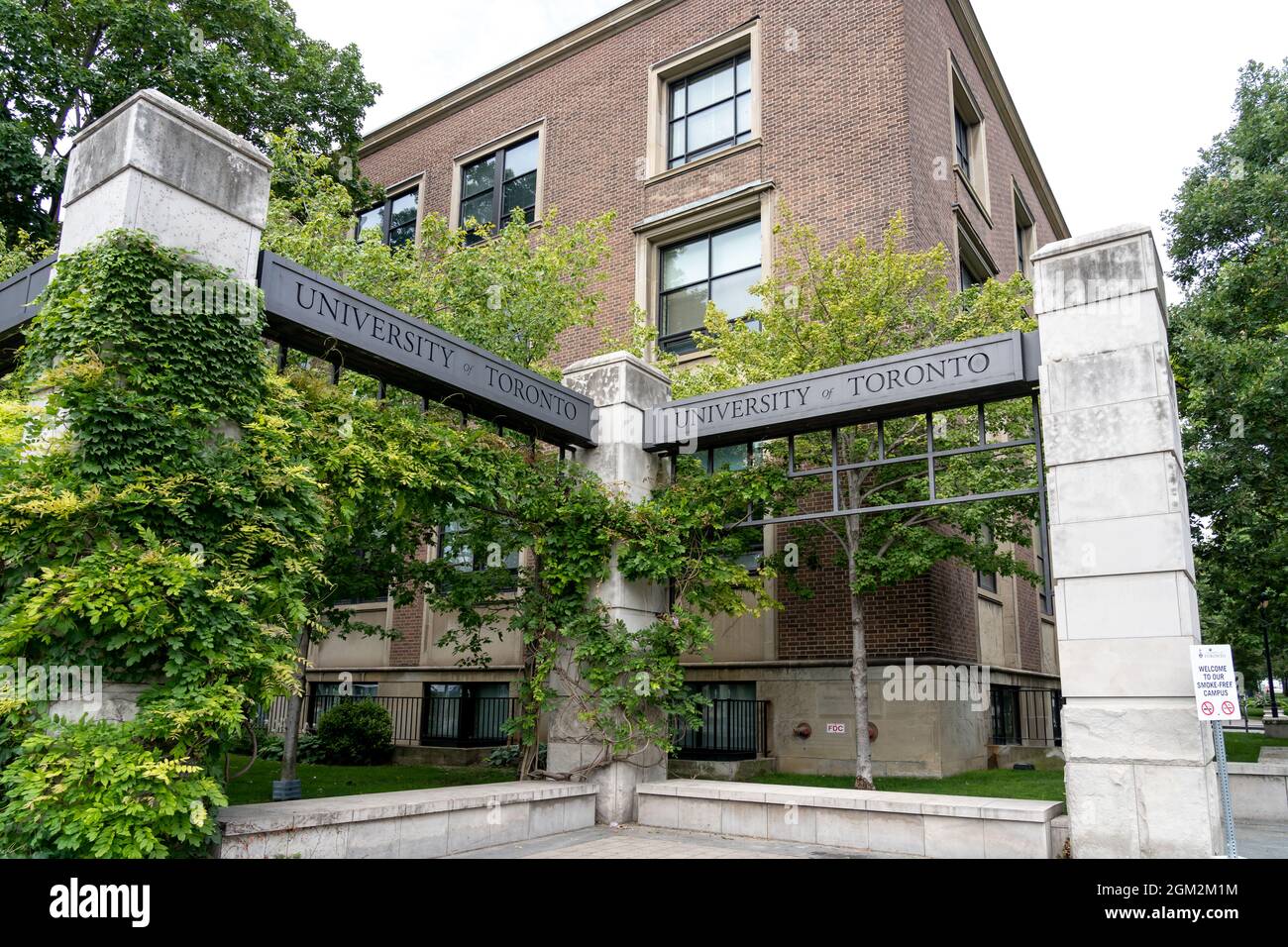 University of Toronto sign at St. George Campus in Toronto Stock Photo ...